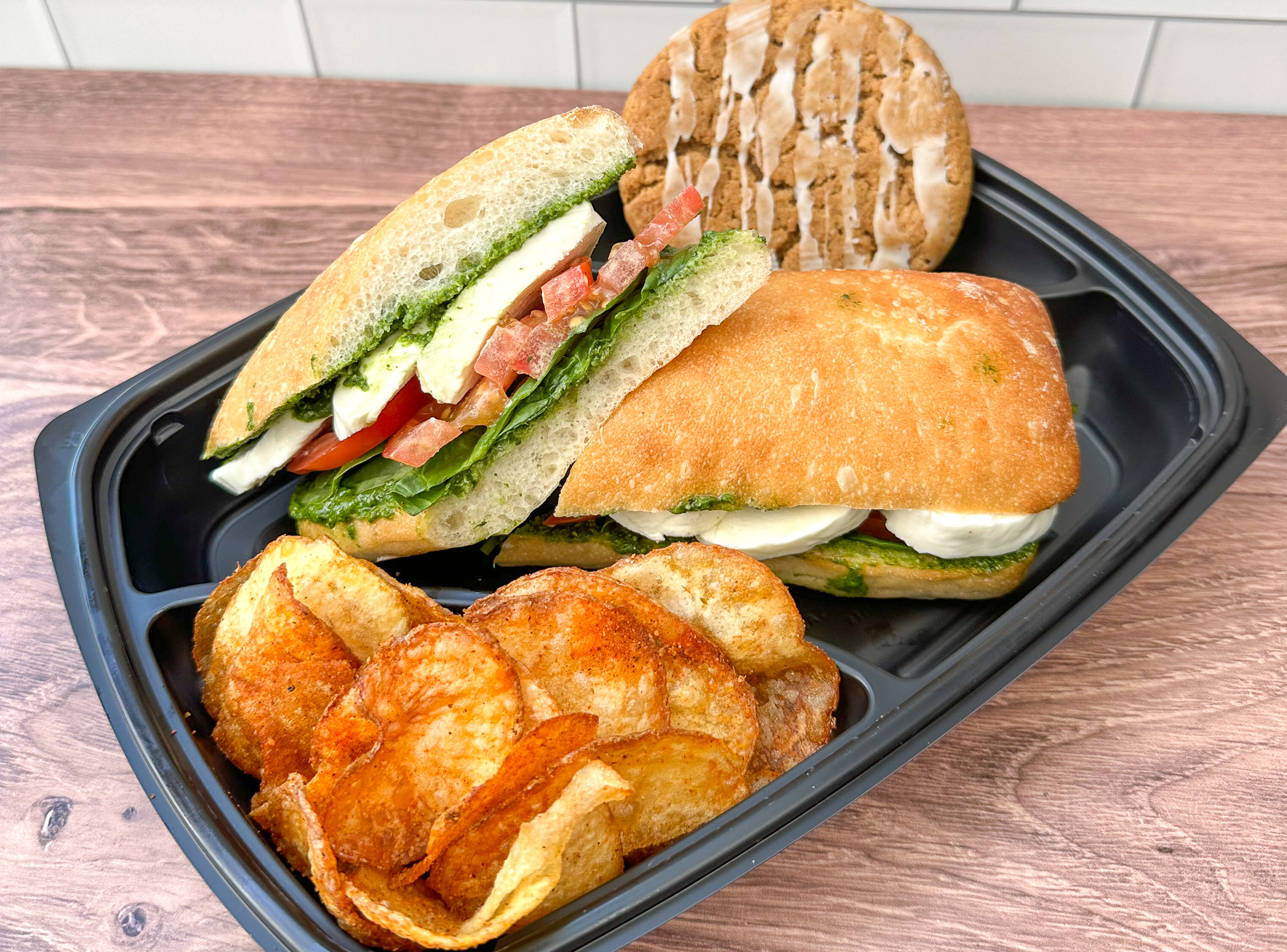 Fresh Mozzarella & Pesto Sandwich Lunch Box