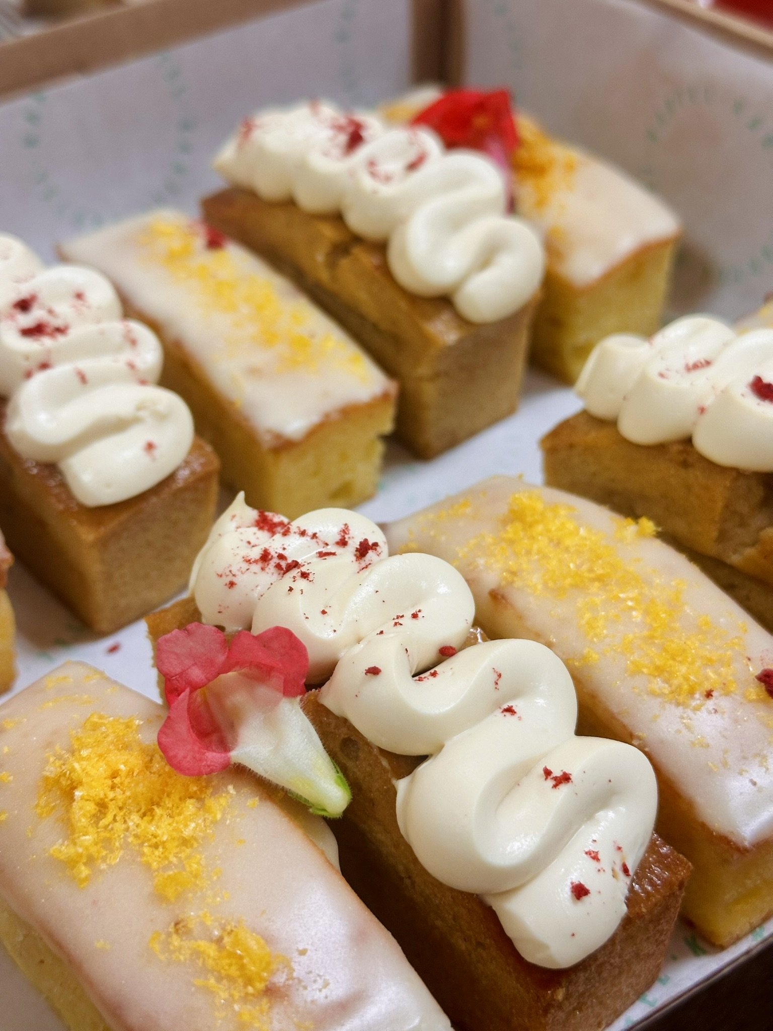 Vanilla Teacake - Lemon Myrtle w/ Finger Lime Icing