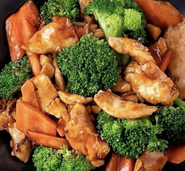 Chicken & Broccoli - Large (feeds 8-10)